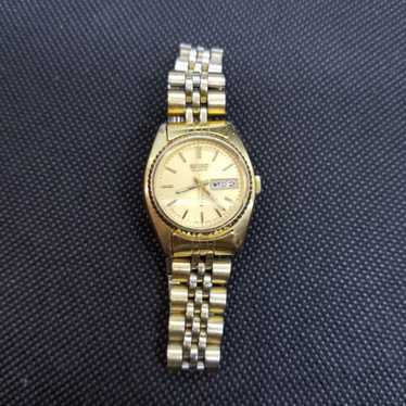Seiko SQ Vintage Gold Tone Day Date Fluted Bezel Ladi… - Gem
